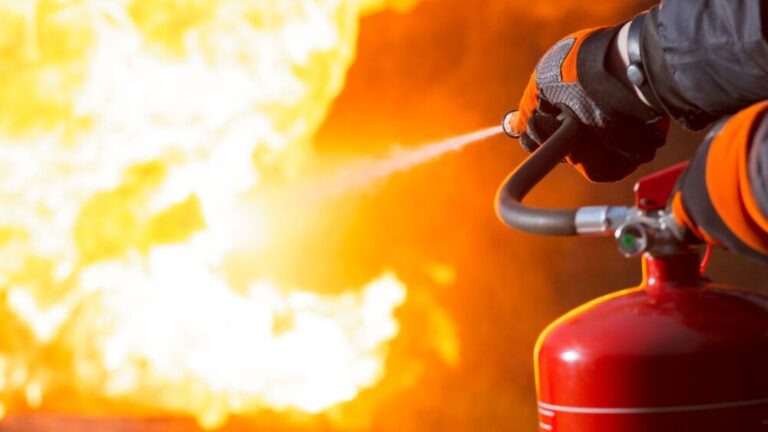 Extintor Classe C: Proteção Essencial Contra Incêndio Elétrico